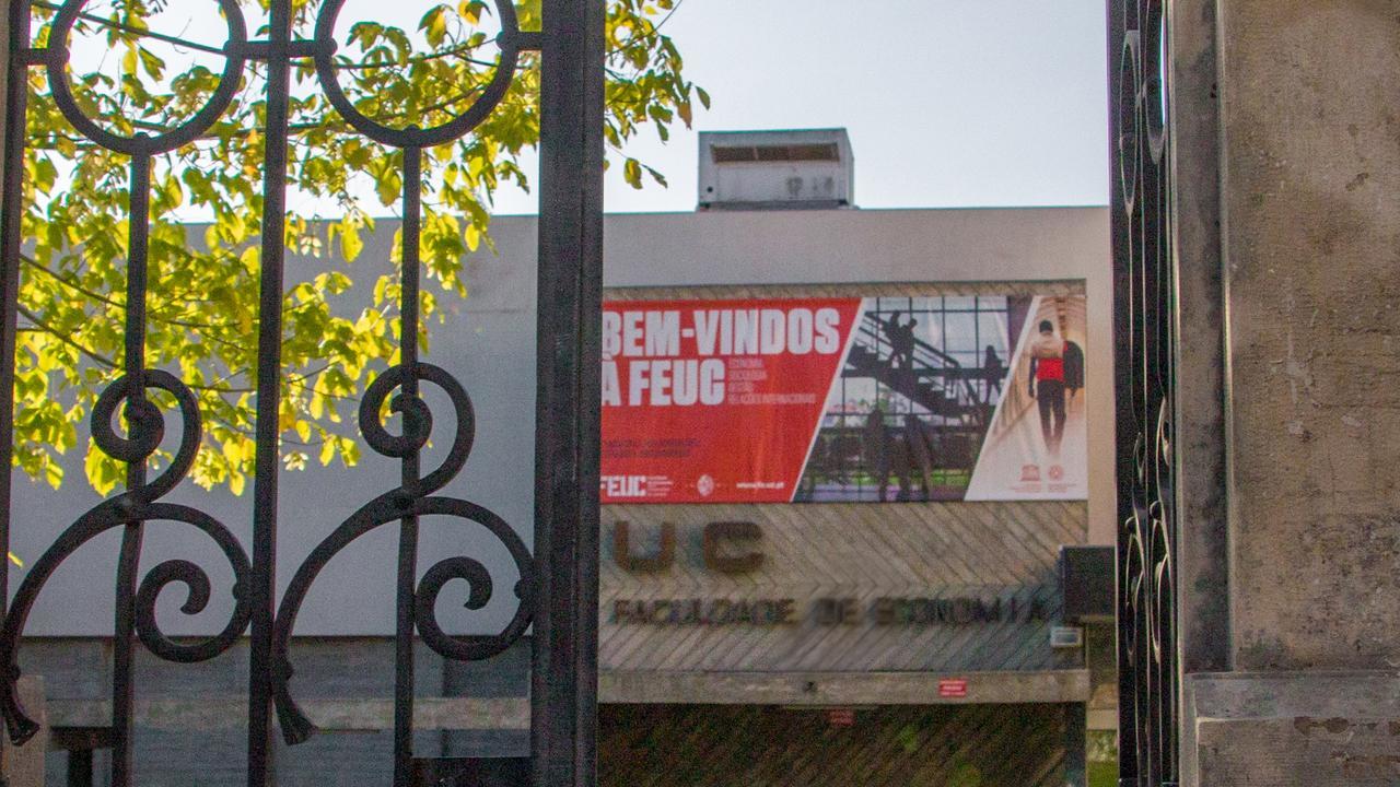Faculdade de Economia - Faculdade de Economia - Universidade de Coimbra